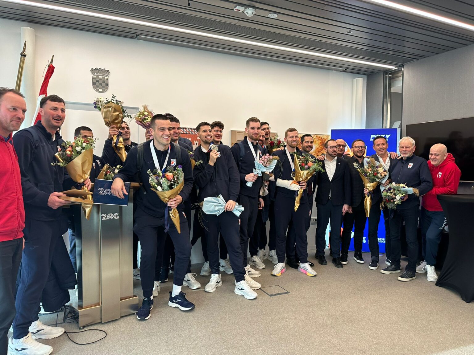 Podgutnica na dar: Gradonačelnik Ačkar dočekao srebrne rukometaše ...